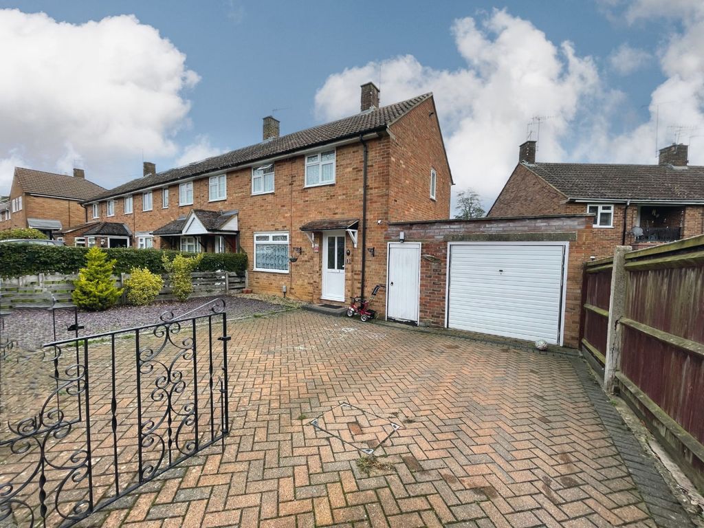 2 bed end terrace house for sale in Hillary Road, Hemel Hempstead ...