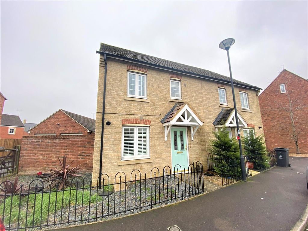 3 Bed Semi Detached House For Sale In White Eagle Road Haydon End