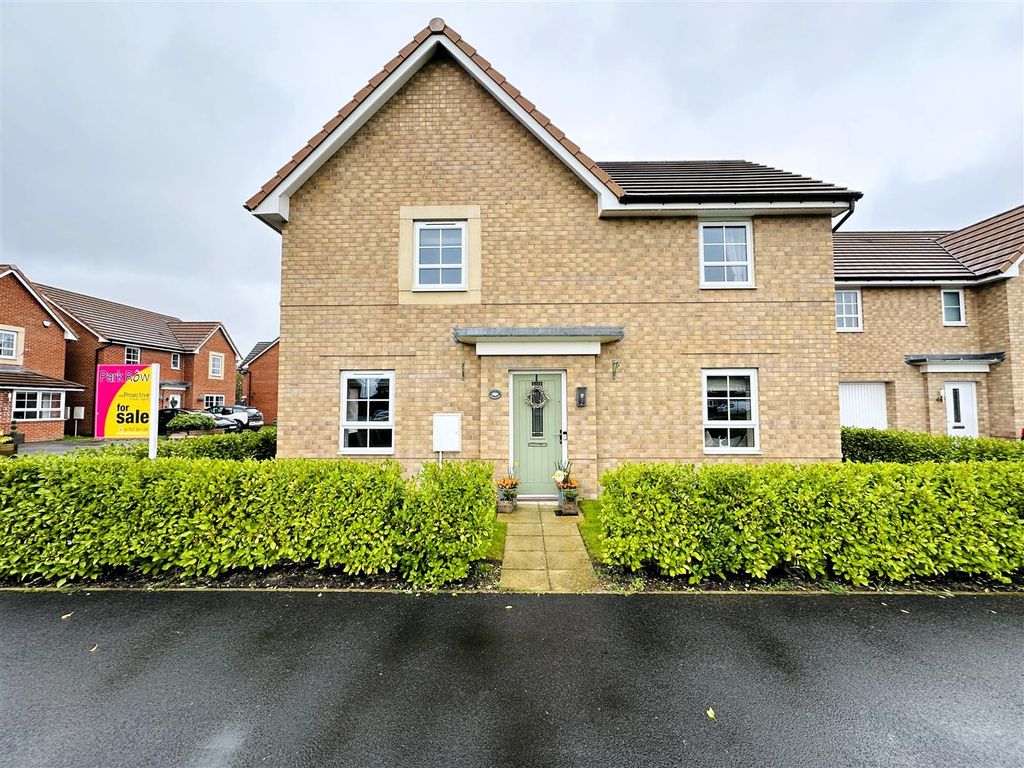 5 bed detached house for sale in Orchard Drive, Barlby, Selby YO8, £ ...