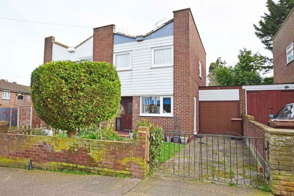 3 Bed Semi Detached House For Sale In Brent Close Chatham Me5 £