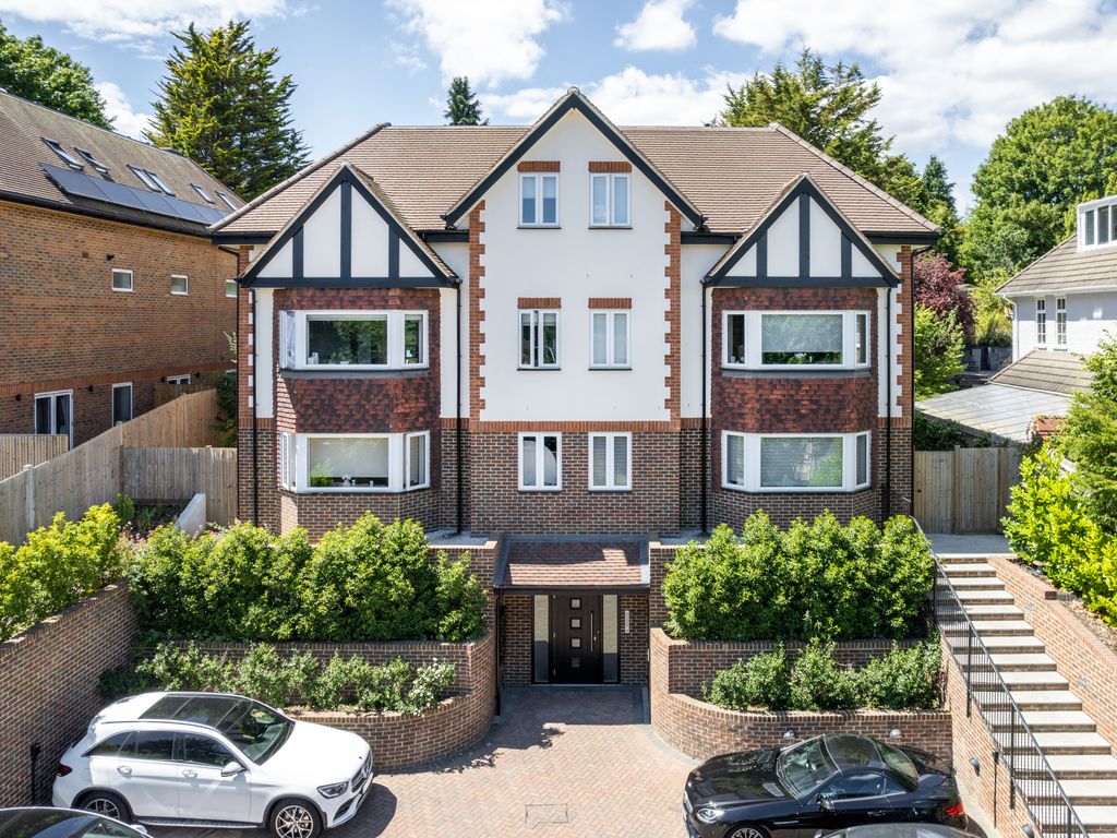 2 bed flat for sale in Riddlesdown Road, Purley CR8 - Zoopla