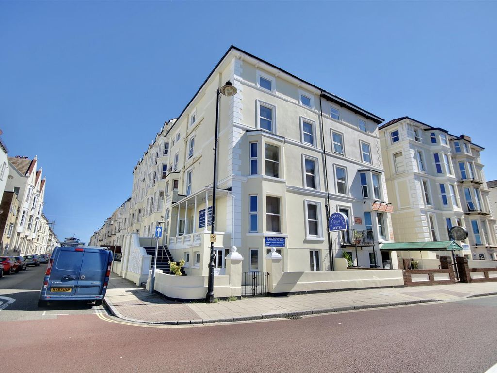 2 bed flat to rent in Osborne Road, Southsea PO5, £1,100 pcm - Zoopla