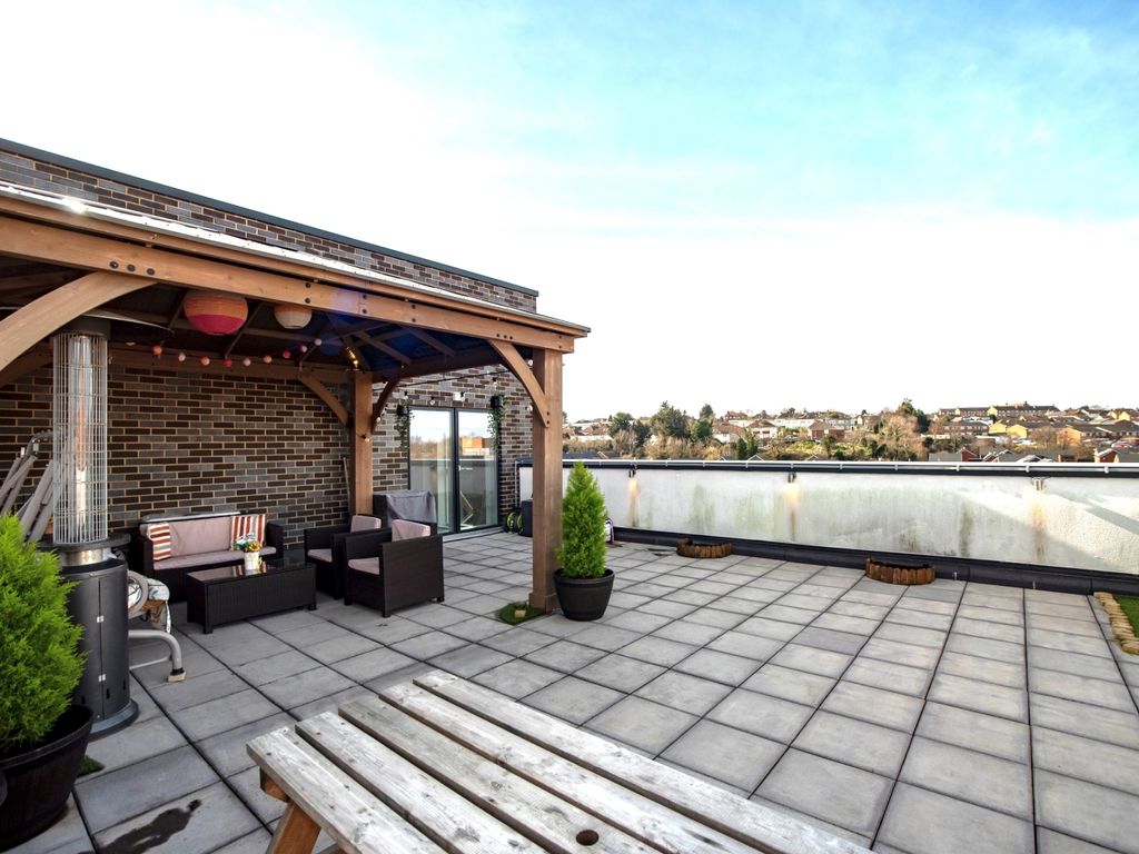 2 bed flat to rent in Callender Road, Erith DA8 - Zoopla