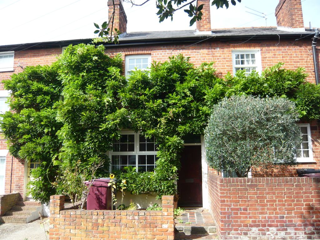 2 bed terraced house to rent in St Johns Road, Reading RG1, £1,495 pcm - Zoopla