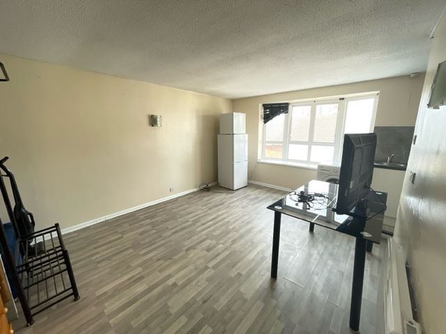 Studio to rent in Cheapside, Luton LU1, £700 pcm - Zoopla