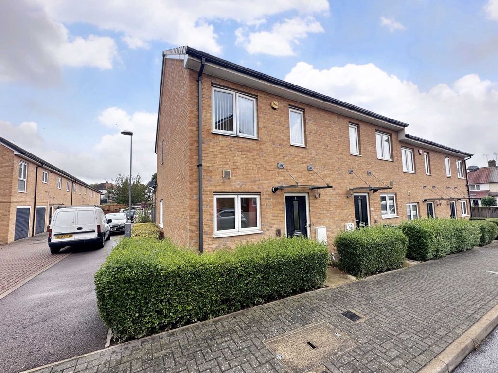 2 bed end terrace house for sale in Challney Gardens, Luton LU4, £ ...