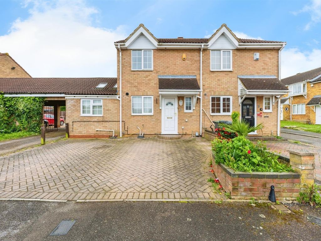 2 bed property to rent in Coltsfoot Green, Luton LU4, £1,550 pcm - Zoopla