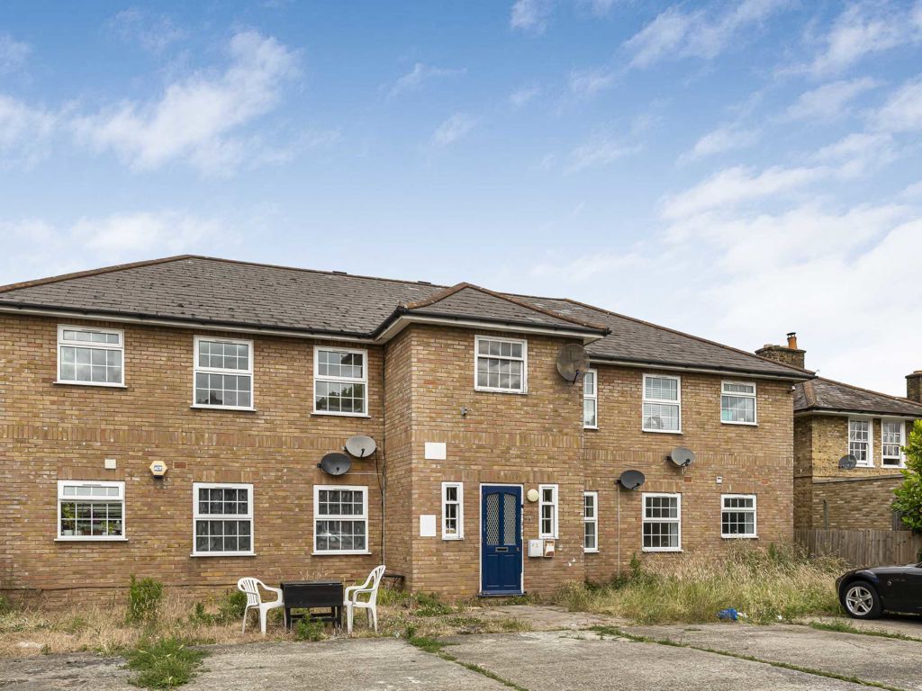 1 bed flat to rent in Inverton Road, London SE15, £1,500 pcm - Zoopla