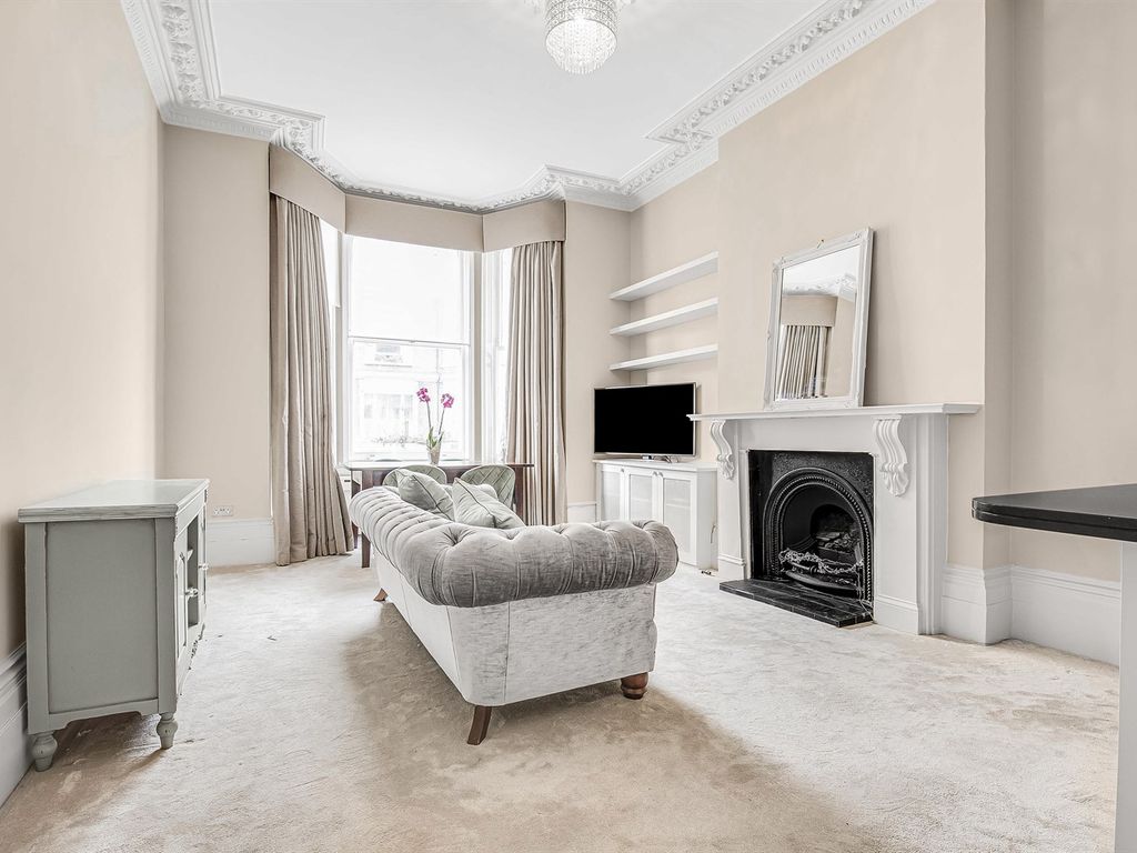 2 bed flat to rent in Finborough Road, London SW10, £3,445 pcm - Zoopla