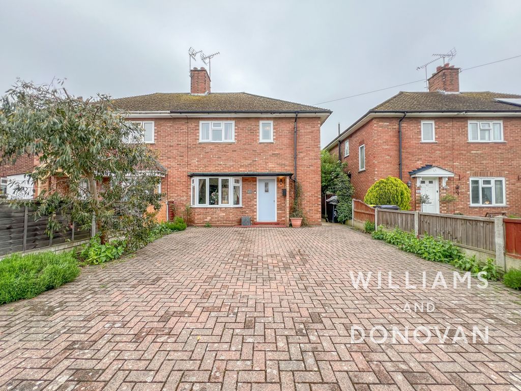 3 Bed Semi Detached House For Sale In The Drive Rochford Ss4 £350 000