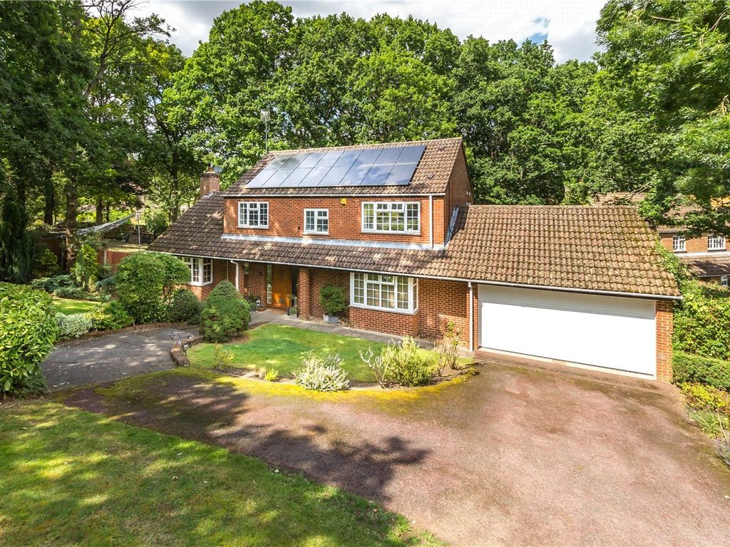 5 bed country house for sale in Woodland Rise, Studham, Dunstable ...