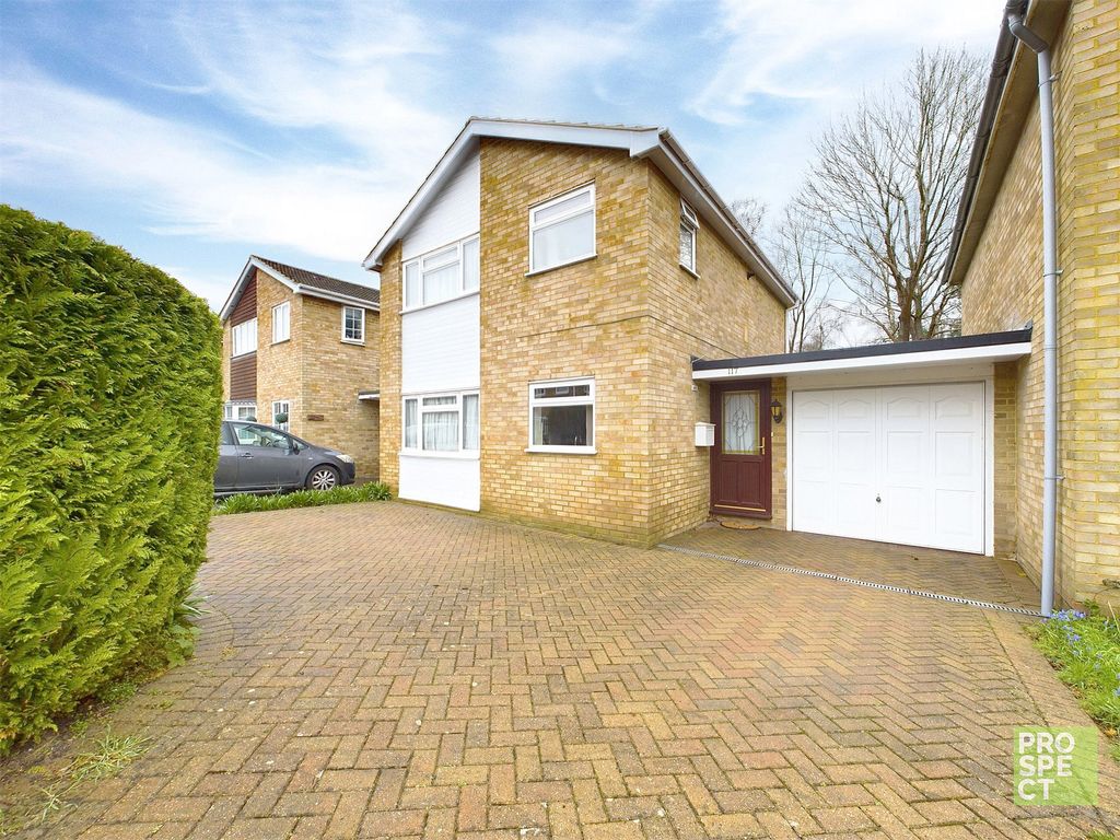 3 Bed Link Detached House For Sale In Foxcote Finchampstead Wokingham