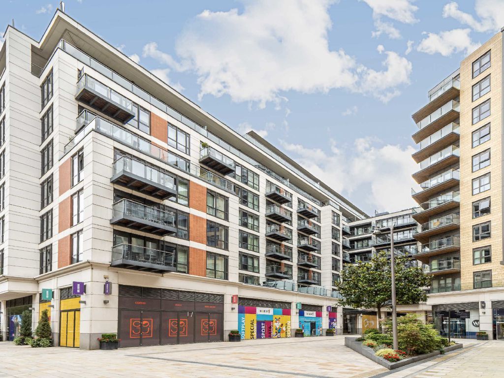 3 bed flat to rent in Longfield Avenue, London W5, £6,500 pcm - Zoopla