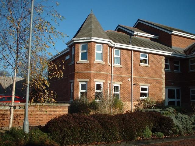 2 bed flat to rent in Barrowby View, Garforth, Leeds LS25 - Zoopla