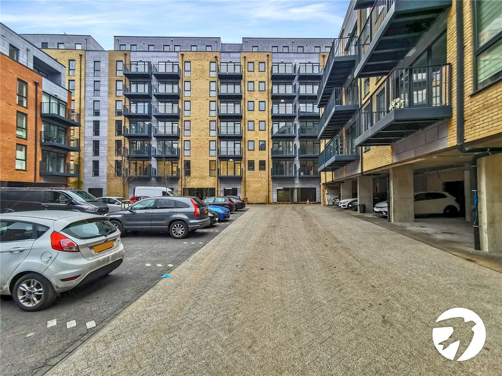2 bed property to rent in Brewers Square, Dartford DA1 - Zoopla