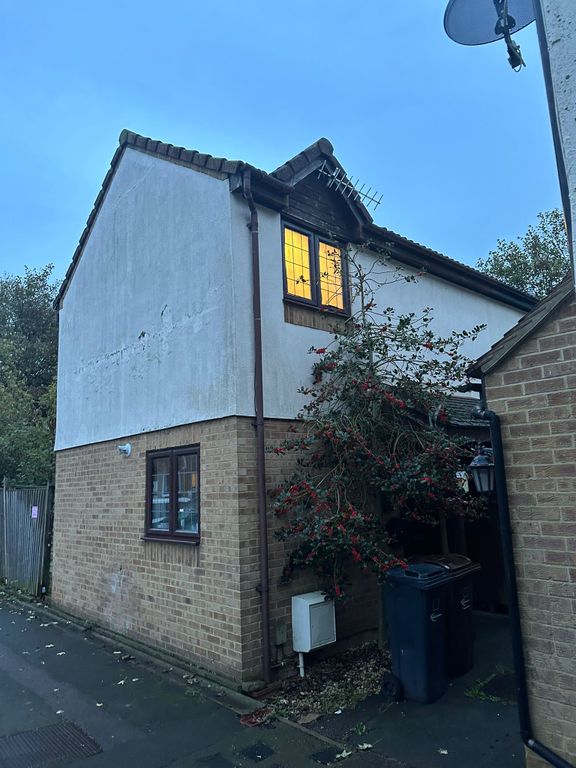 1 Bed End Terrace House For Sale In Holden Close Dagenham Rm8 £