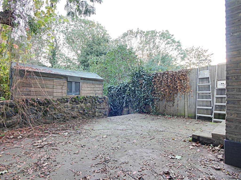 4 bed end terrace house to rent in Willoughby Park Road, London N17, £ ...