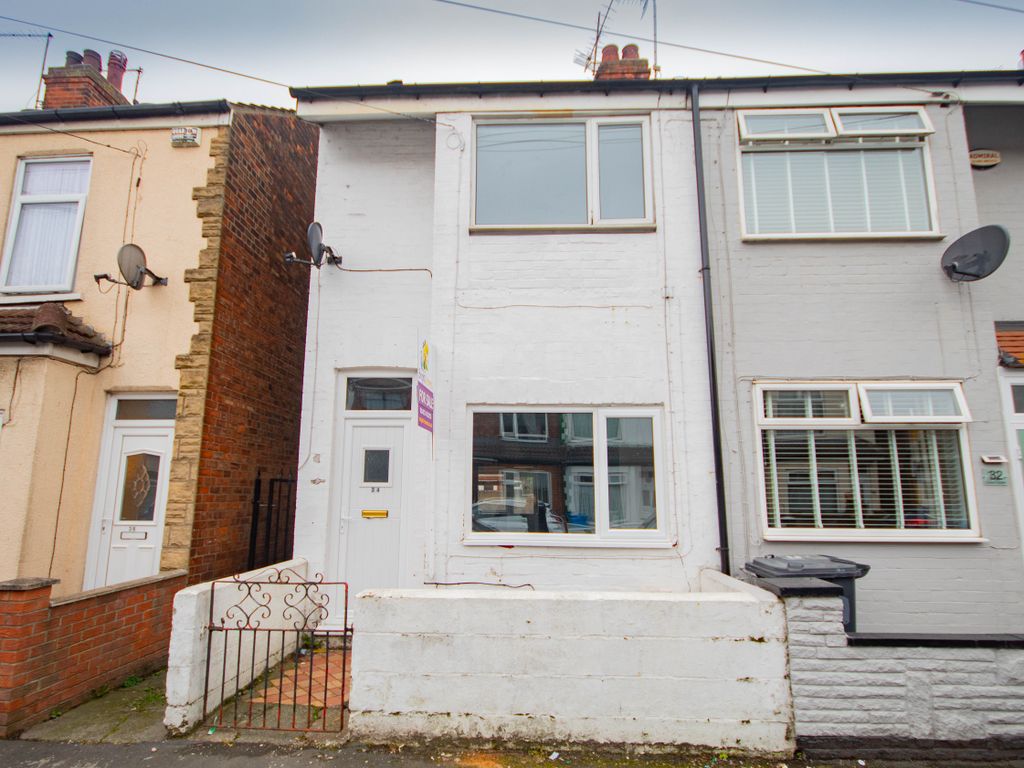 2 bed terraced house to rent in Essex Street, Hull HU4, £525 pcm - Zoopla