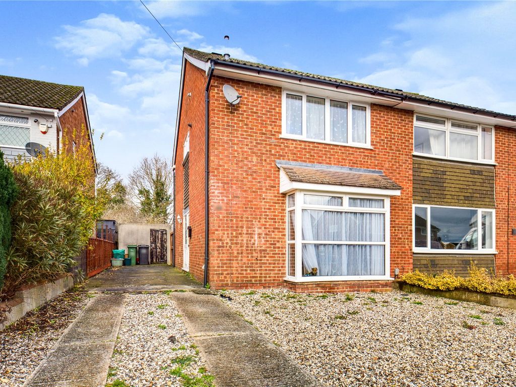 3 Bed Semi Detached House For Sale In Grantham Road Reading Berkshire
