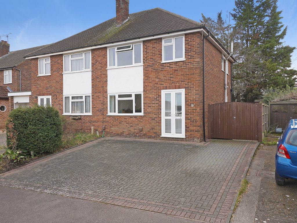3 Bed Semi Detached House For Sale In Parkfield Road Rainham