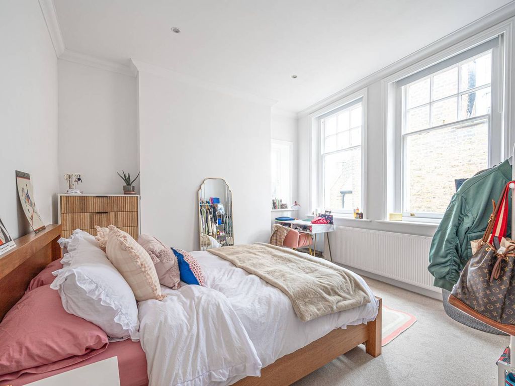 3 bed flat to rent in Heath Street, Hampstead, London NW3, £3,879 pcm ...