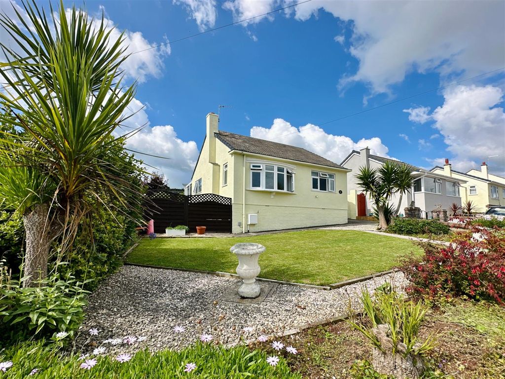 2 bed detached bungalow for sale in Higher Copythorne, Brixham TQ5, £ ...
