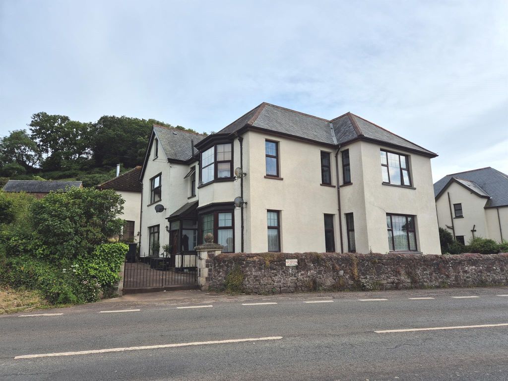 2 bed flat for sale in Hopcott Road, Minehead TA24, £105,000 - Zoopla