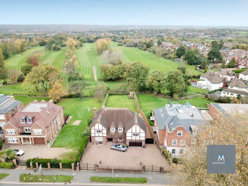 5 bed detached house to rent in Manor Road, Chigwell IG7 - Zoopla