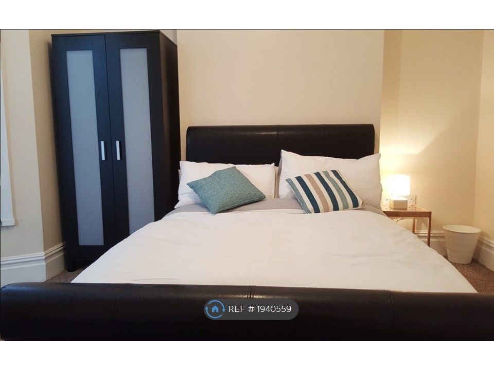 Room to rent in Moscow Drive, Liverpool L13, £450 pcm - Zoopla