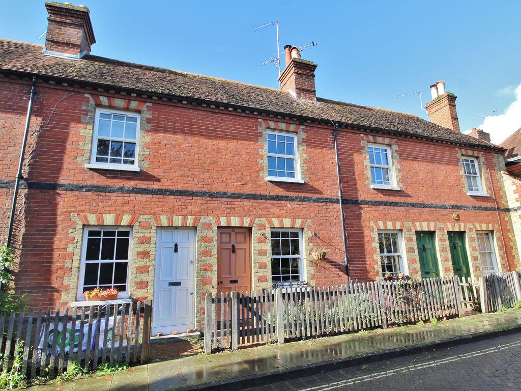 2 bed cottage for sale in Homewell, Havant PO9, £300,000 - Zoopla