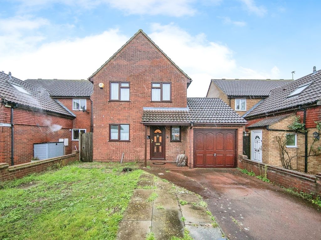 4 bed detached house for sale in Adelaide Drive, Colchester CO2, £ ...