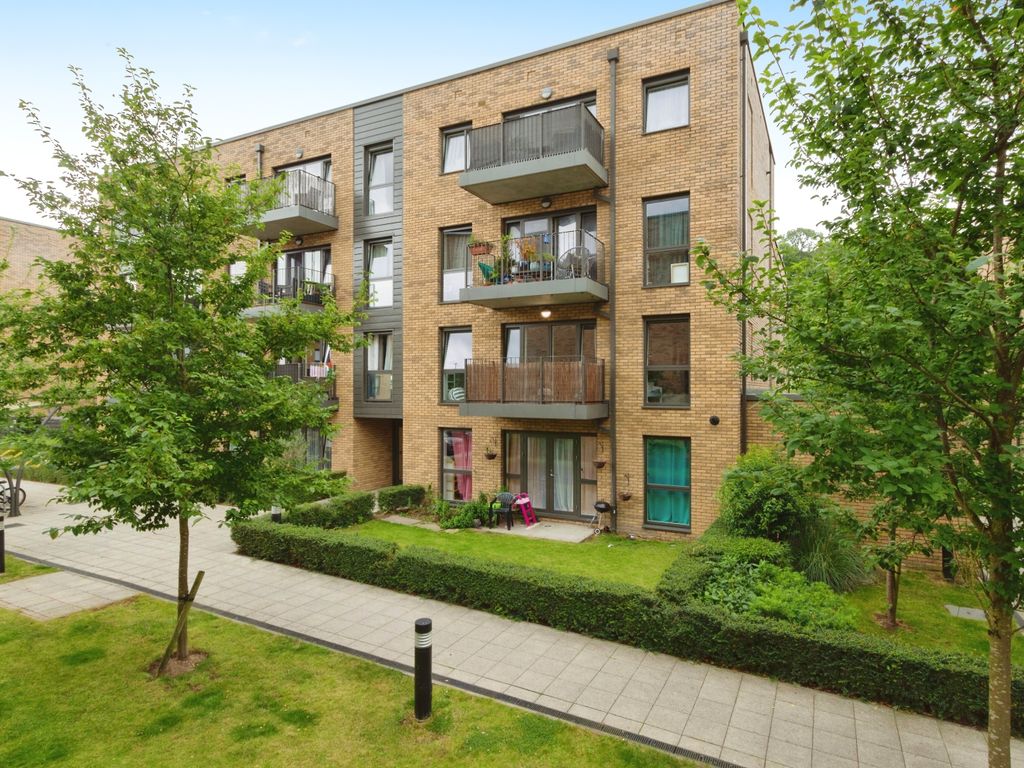 1 bed flat for sale in Old Barn Lane, Kenley, Surrey CR8, £112,000 - Zoopla