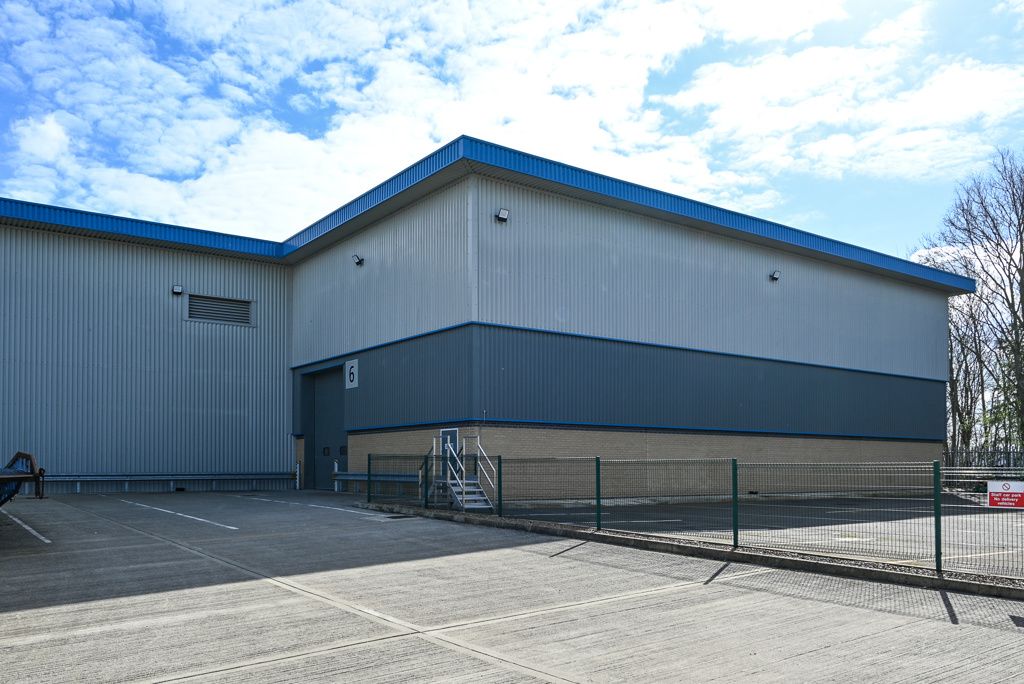 Warehouse to let in Deli24, Dawson Road, Mount Farm, Milton Keynes MK1 ...
