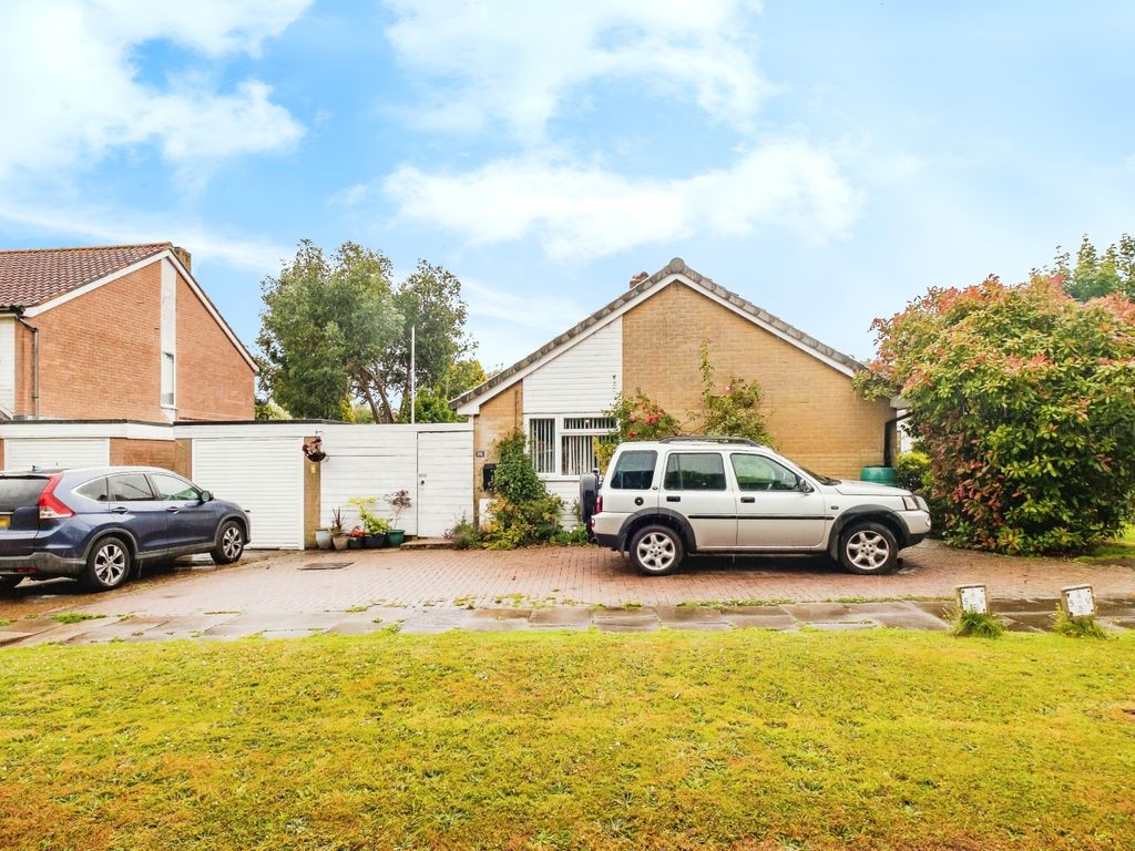 3 bed detached bungalow for sale in Holly Drive, Littlehampton BN17, £ ...
