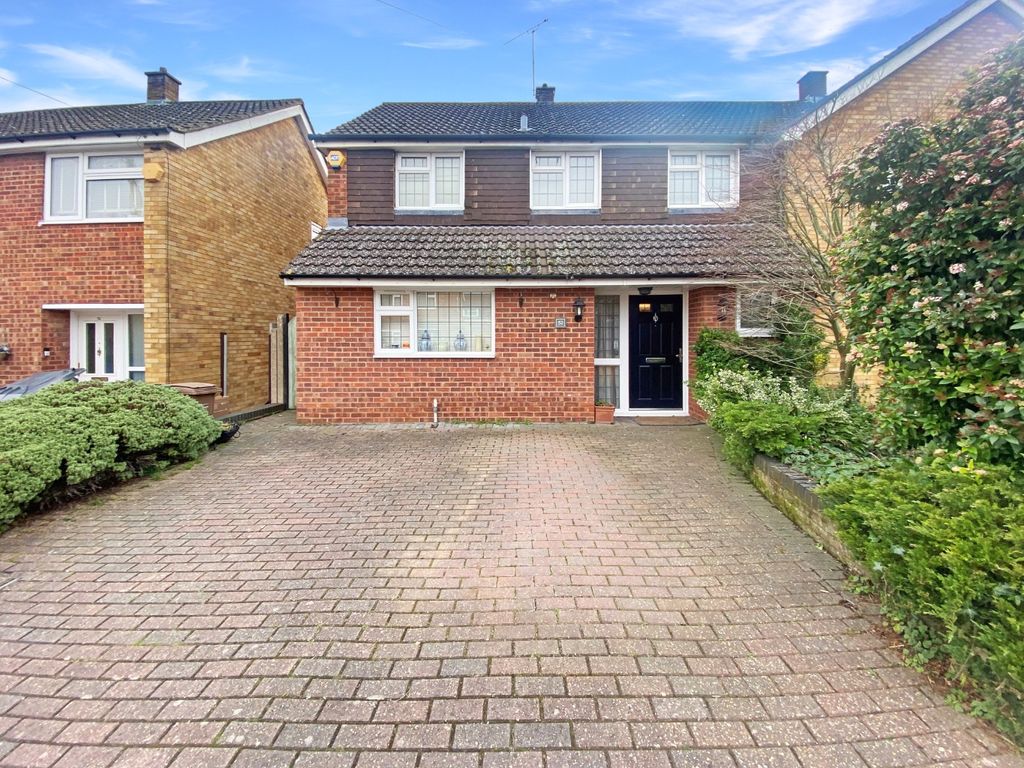 3 Bed Semi Detached House For Sale In Luton Bedfordshire Lu4 £330 000