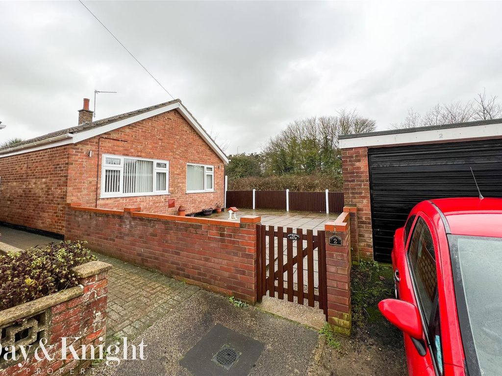 2 bed detached bungalow for sale in Primrose Close, Lowestoft NR33 - Zoopla