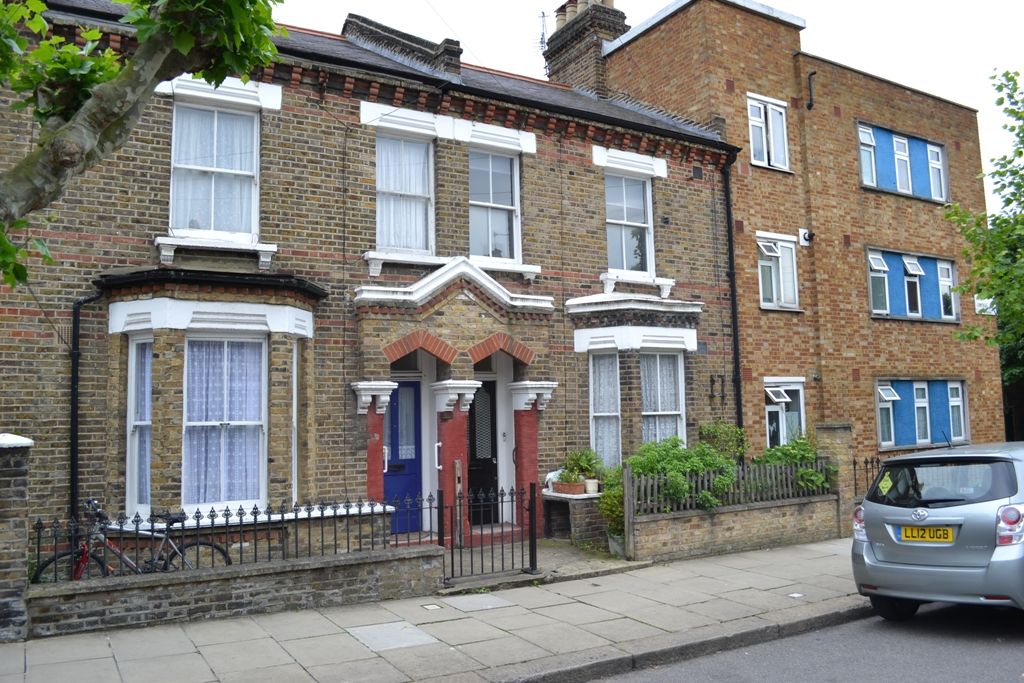 3 bed flat to rent in Fifth Avenue, Queens Park, London W10 - Zoopla