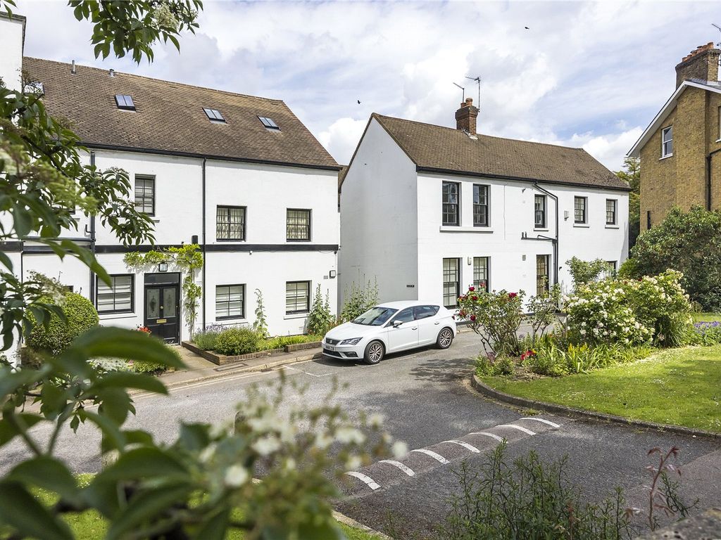 2 bed flat for sale in Glebe Court, The Glebe SE3 - Zoopla