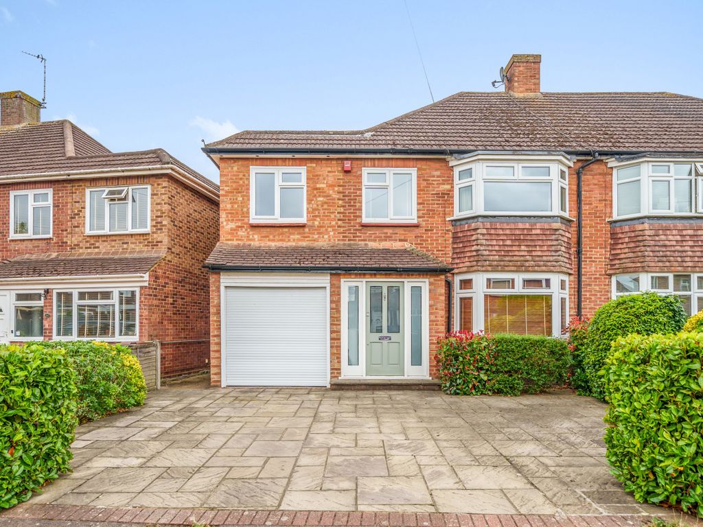 4 Bed Semi Detached House For Sale In Havers Avenue Hersham Walton On