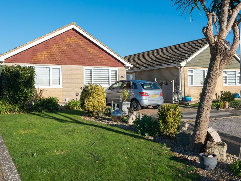 4 bed detached bungalow for sale in Walmer Gardens, Ramsgate CT12, £ ...