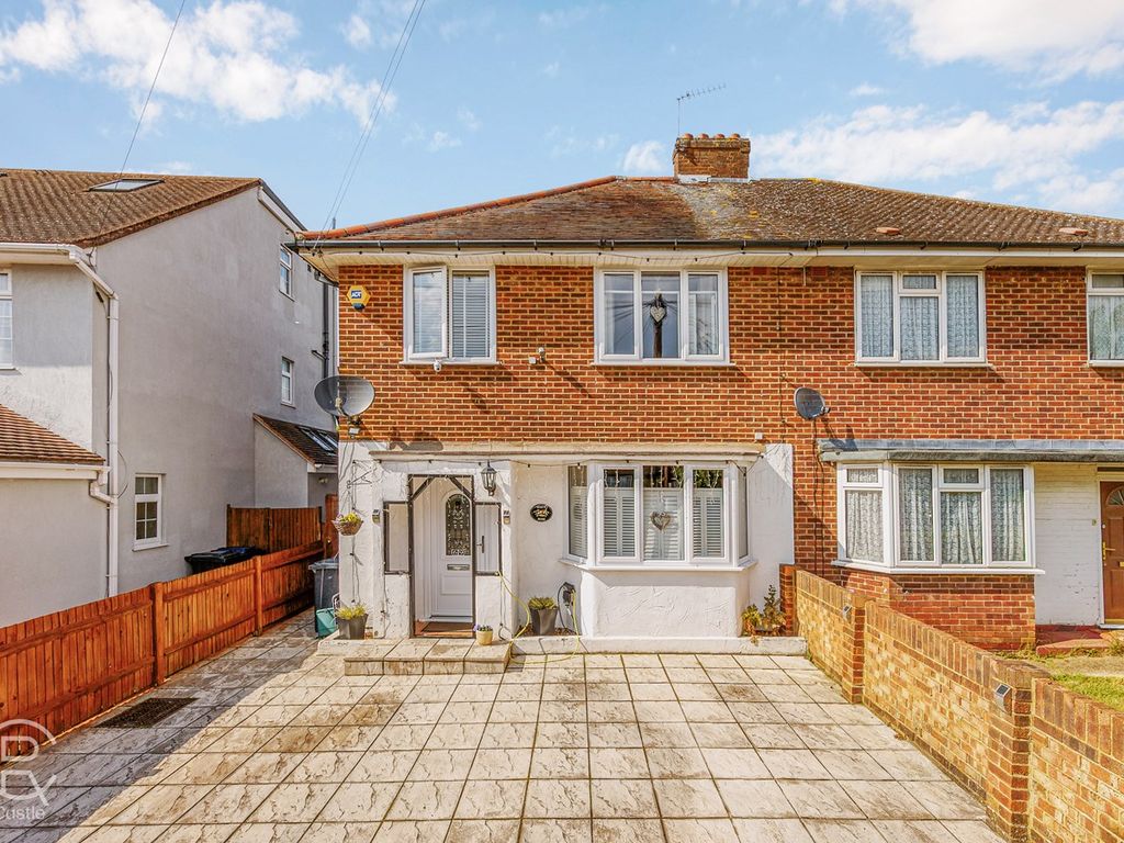 3 Bed Semi Detached House For Sale In Bournemead Avenue Northolt Ub5