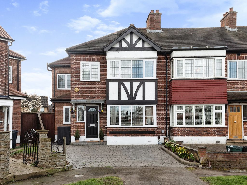 4 Bed End Terrace House For Sale In Brackley Square Woodford Green Ig8