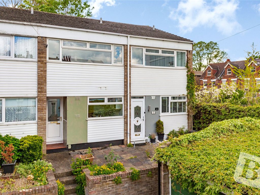 2 bed terraced house for sale in Clarence Place, Gravesend, Kent DA12 - Zoopla