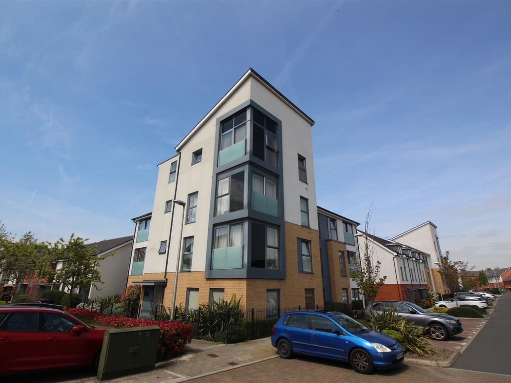 2 bed flat for sale in Puffin Way, Reading RG2 - Zoopla