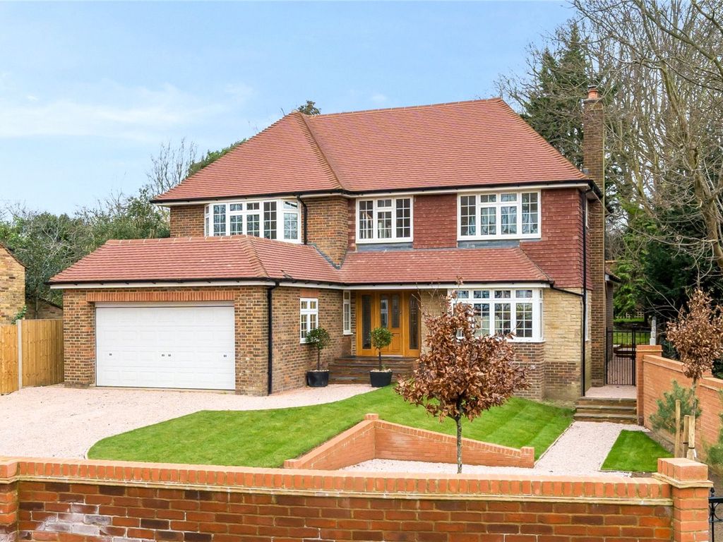 5 Bed Detached House For Sale In Lammas Lane Esher Kt10 £1 680 000