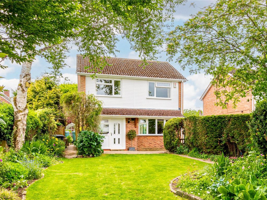 4 Bed Link Detached House For Sale In Cowslade Speen Newbury