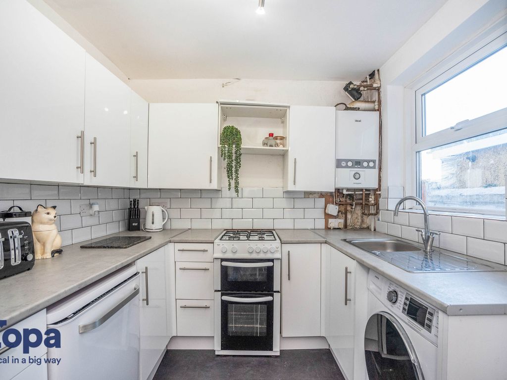 2 bed terraced house for sale in Raphael Road, Gravesend DA12, £260,000 - Zoopla