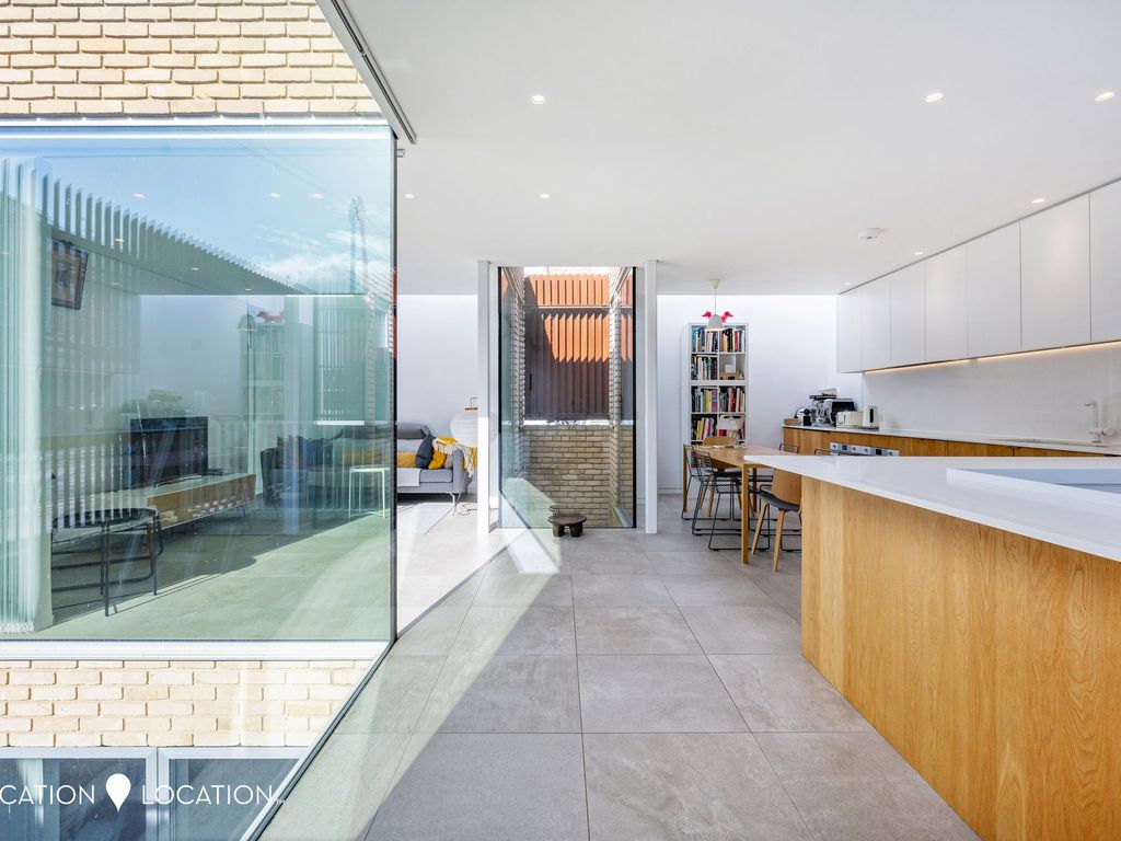 3 bed detached house to rent in Brooke Road, London N16, £4,000 pcm ...