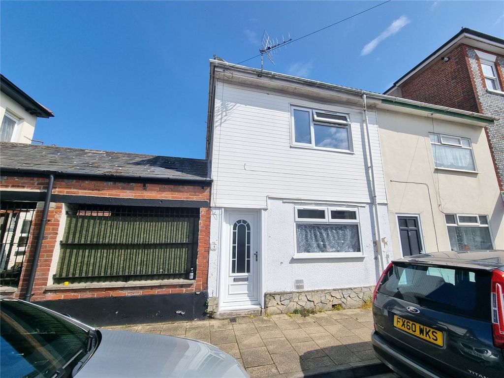 2 Bed End Terrace House For Sale In Victoria Street Gosport Hampshire