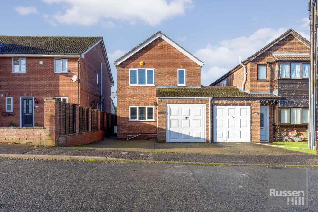 3 Bed Link Detached House For Sale In Woodlands Road New Costessey